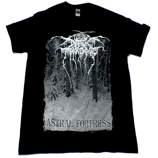 ノルウェーのブラックメタルDARKTHRONE Tシャツですバックプリントはありませんイギリスのオフィシャルショップからの輸入品です【サイズ詳細】Sサイズ 着丈70cm 身幅46cmMサイズ 着丈73cm 身幅50cmLサイズ 着丈77cm...