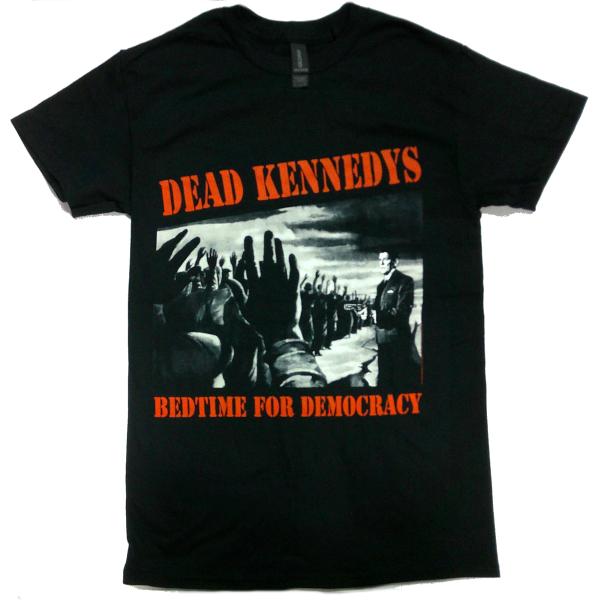 アメリカのハードコアパンクDEAD KENNEDYS Tシャツですバックプリントはありませんイギリスのオフィシャルショップからの輸入品です【サイズ】Sサイズ　着丈69cm　身幅(脇下)46cmMサイズ　着丈73cm　身幅（脇下）49cmLサ...