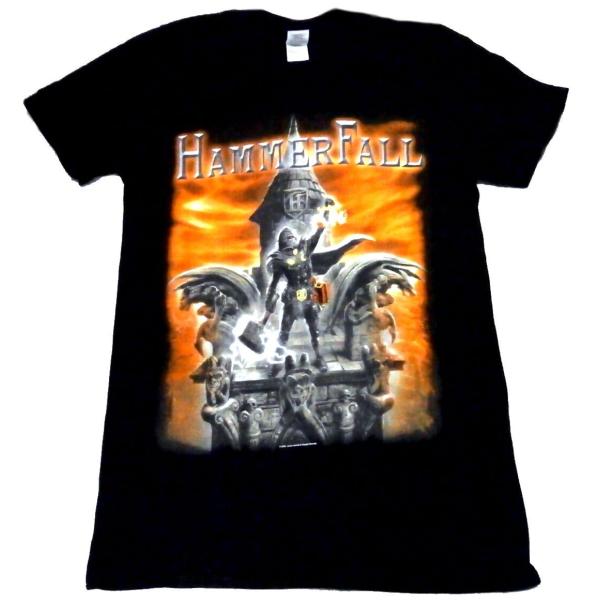スウェーデンのヘヴィメタル HAMMERFALL Tシャツですイギリスのオフィシャルショップからの正規輸入品です【サイズ】Sサイズ　着丈68cm　身幅(脇下)45cmMサイズ　着丈71cm　身幅（脇下）49cmLサイズ　着丈74cm　身幅（...