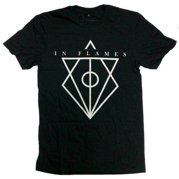 スウェーデンのメロディックデスメタルIN FLAMES Tシャツですバックプリントはありませんイギリスのオフィシャルショップからの輸入品です【サイズ詳細】Sサイズ 着丈70cm 身幅45cmMサイズ 着丈73cm 身幅49cmLサイズ 着丈...