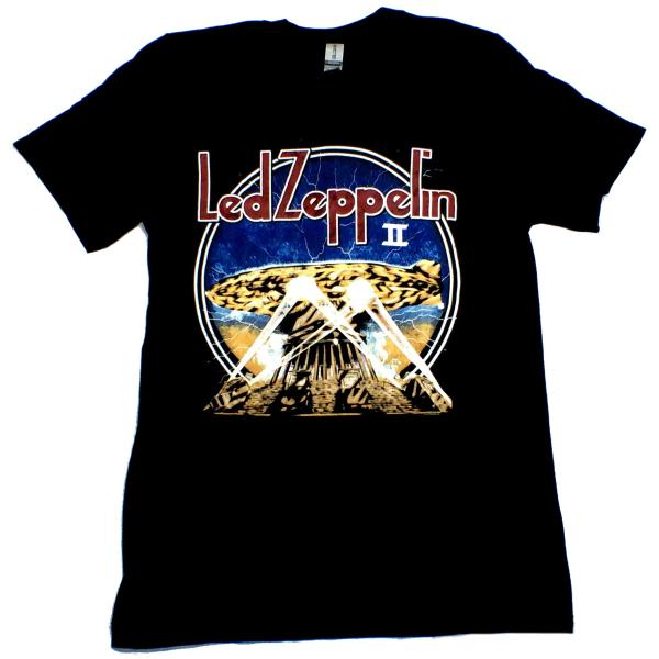 イギリスのハードロックバンドLED ZEPPELIN Tシャツですバックプリントはありませんイギリスのオフィシャルショップからの輸入品です【サイズ詳細】Sサイズ　着丈68cm　身幅（脇下）44cmMサイズ　着丈72cm　身幅（脇下）48cm...