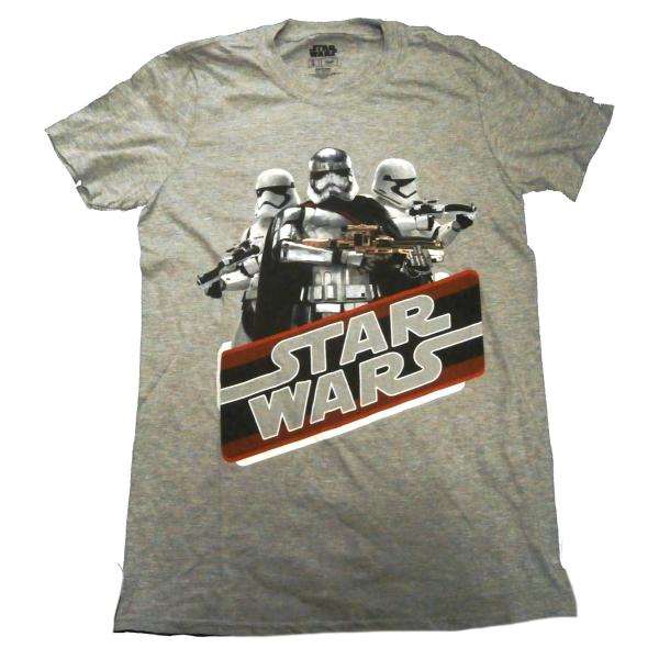 映画スターウォーズ TシャツですバックプリントはありませんイギリスのオフィシャルSHOPからの輸入品です【サイズ詳細】Sサイズ　着丈68cm　身幅（脇下）44cmMサイズ　着丈71cm　身幅（脇下）48cmLサイズ　着丈74cm　身幅（脇下...