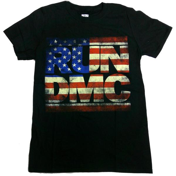 ニューヨークのヒップホップグループRUN-DMC Tシャツですバックプリントはありませんイギリスのオフィシャルショップからの輸入品です【サイズ詳細】Sサイズ　着丈70cm　身幅（脇下）44cmMサイズ　着丈70cm　身幅（脇下）50cmLサ...