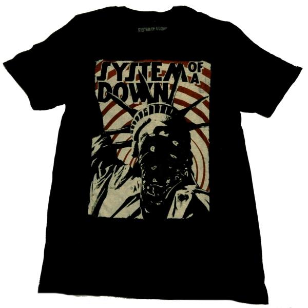 カルフォルニアのへヴィロックSYSTEM OF A DOWN Tシャツ ですバックプリントはありませんイギリスのオフィシャルショップからの輸入品です【サイズ詳細】Sサイズ　着丈69cm　身幅（脇下）45cmMサイズ　着丈73cm　身幅（脇下...