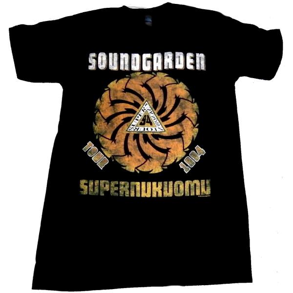 アメリカ/シアトルのオルタナティブロックバンドSOUNDGARDEN オフィシャルバンドTシャツです。アメリカのオフィシャルマーチショップからの輸入品です【サイズ詳細】Sサイズ　着丈70cm　身幅（脇下）46cmMサイズ　着丈73cm　身幅...