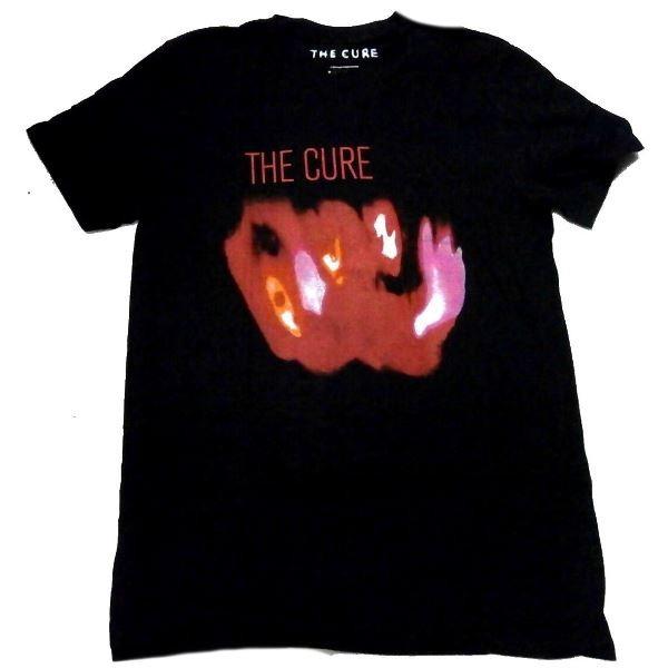 イギリスのロックバンド THE CURE TシャツですバックプリントはありませんUKのオフィシャルマーチショップからの輸入品です【サイズ詳細】Sサイズ　着丈68cm　身幅（脇下）44cmMサイズ　着丈71cm　身幅（脇下）48cmLサイズ　...