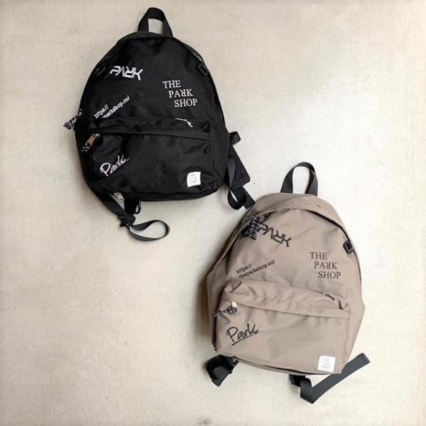 散りばめられたロゴ刺繍が目を惹くTHE PARK SHOPのデイパック。容量は約20リットルとたっぷりと収納可能なサイズ感。通学やお出かけなど幅広いシーンで活躍してくれます。底面にはボール用メッシュポケットが収納されており、必要に応じてバッ...