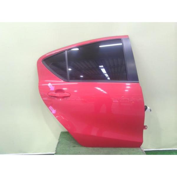 **** 商品説明を必ずご確認ください ****部品管理番号：000001134213300メーカー純正品番：67003-52460部品名：右RドアASSY部品区分：リサイクル品車名：アクア車両タイプ名：5ドアハッチバック通称型式：NHP1...