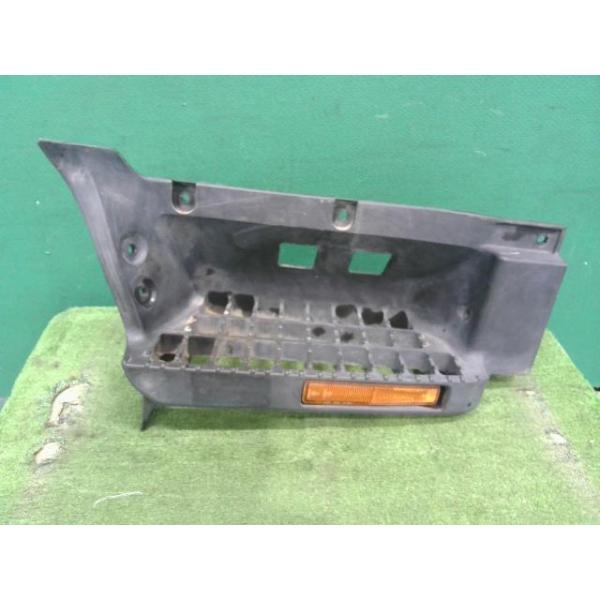 **** 商品説明を必ずご確認ください ****部品管理番号：000052038813700部品名：右サイドステップ部品区分：リサイクル品車名：コンドル車両タイプ名：トラック通称型式：BLR85N認定型式：TKG-BLR85N年式：2013...