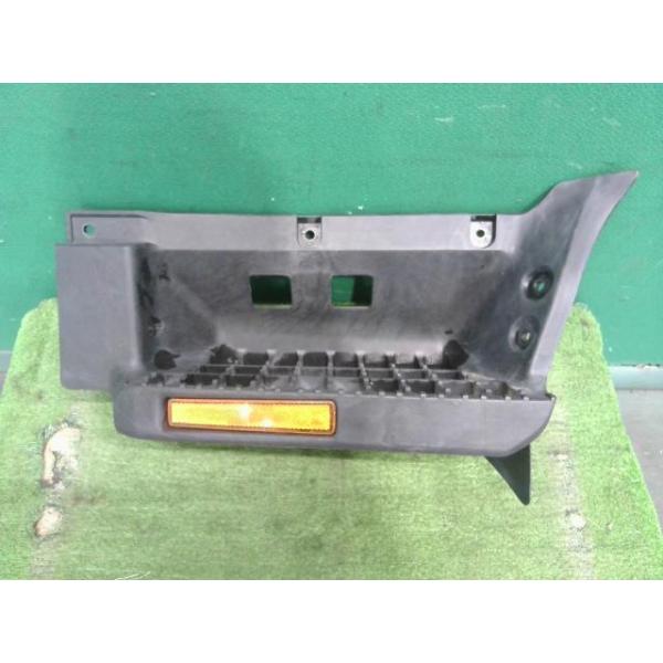 **** 商品説明を必ずご確認ください ****部品管理番号：000052038813800部品名：左サイドステップ部品区分：リサイクル品車名：コンドル車両タイプ名：トラック通称型式：BLR85N認定型式：TKG-BLR85N年式：2013...
