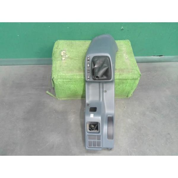 **** 商品説明を必ずご確認ください ****部品管理番号：000062020079900メーカー純正品番：32860-30Z15部品名：その他 内装部品部品区分：リサイクル品車名：コンドル車両タイプ名：トラック通称型式：PK37C認定型...