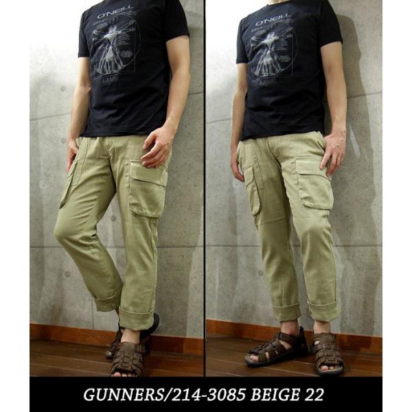 ・GUNNERSから、シンプルなディティールで合わせやすい9分丈カーゴパンツ登場♪・フロント左右ポケット部分の赤のワンポイント刺繍が  シンプルなデザインに映えてさりげなくオシャレな仕上がりです。  スッキリとしたシルエットで、ラフにカッコ...