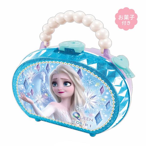 【発売日：2026年10月30日】かぎを使ってケース開閉！アナと雪の女王 かぎ付きハンドケースです。パール調のハンドルがかわいいかぎ付き手提げケースにお菓子を詰め合わせた商品です。中身を食べ終わったら小物入れ・収納ボックスとしてお使い頂けま...