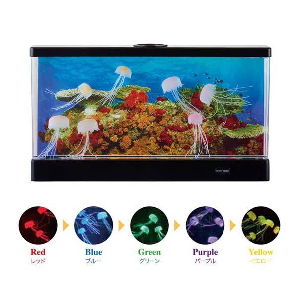 本物そっくりのクラゲが、5色のLEDライトに照らされて幻想的に揺らくアクアリウムクラゲワイドです。照明は自由に6モードの設定ができます。5色の固定モード(赤/青/緑/紫/黄色)+ゆっくりと色を繰り返しながら変わるグラデーションモードの設定で...