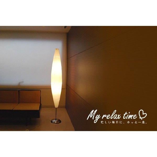 なだらかな曲線とホワイトシェードがシンプルな印象をあたえるノーブルスパーク社のフロアライトスタンドです。トップのフォルムは北欧の白樺をイメージしてデザインされており、ライトアップしたときの美しさは息を飲むほどです。フロアスタンドとして周囲と...