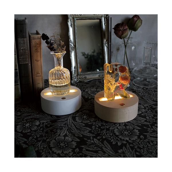 LUMO LEDステージライトやさしい木のぬくもりから放たれるLEDライト。フレグランスディフュザーやハーバリウムなどを置いて優しく心地よい明りをお楽しみください！推しのアクリルプレートをのせるなど、推し活にもおすすめです♪癒しの時間にぜひ...