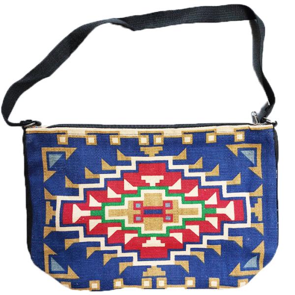 「El Paso Saddle Blanket（エルパソ・サドルブランケット）」のバッグです。「El Paso Saddle Blanket（エルパソ・サドルブランケット）」はアメリカ・テキサス州、エルパソで1970年に創業の会社です。サド...