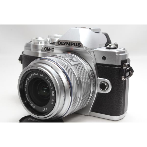 OLYMPUS オリンパス OM-D E-M10 MarkIII マーク3 レンズセット シルバーご覧頂きありがとうございます♪♪ ★ショット数極少！567回♪★Wi-Fi機能内蔵でスマホへラクラク転送♪★新品SDカード付き♪★4Kムービー...