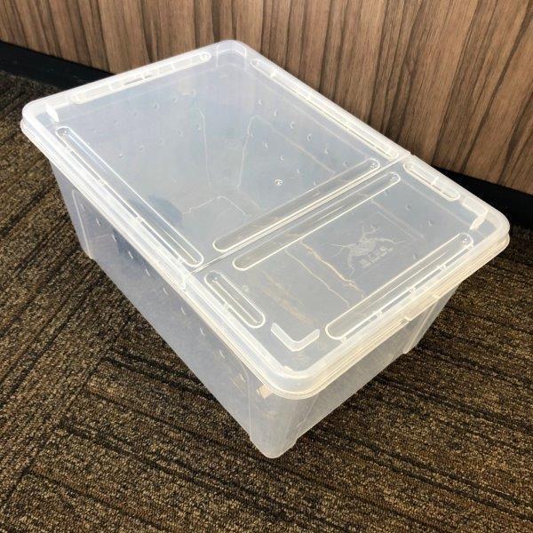 《使用方法》昆虫などの飼育に複数個の積み重ね可能!(ずれないようにストッパーがついています)≪材質≫プラスティック≪サイズ≫約32.5×22.5×14.5cm対象年齢12歳以上MADE IN CHINA【購入前にご確認ください】※餌皿のカラ...