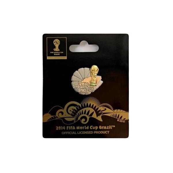商品名：2014 FIFA ワールドカップ 公式グッズ 半立体トロフィー付ピンバッジ本体サイズ :約W30×H30mm対象性別 :男女共用 2014FIFAワールドカップ公式の半立体トロフィー付ピンバッジ！トロフィー部分が半立体となっていま...