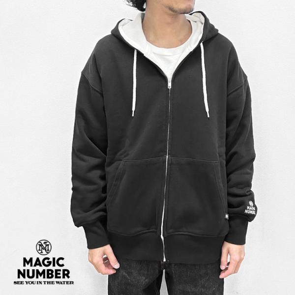 MAGIC NUMBERSTOCK LOGO BASIC ZIP HOODIE品番 23AW-MN005MAGIC NUMBER設立15周年を迎え一新したブランドロゴを落とし込んだジップアップパーカー。アメリカのヴィンテージカルチャーから多...