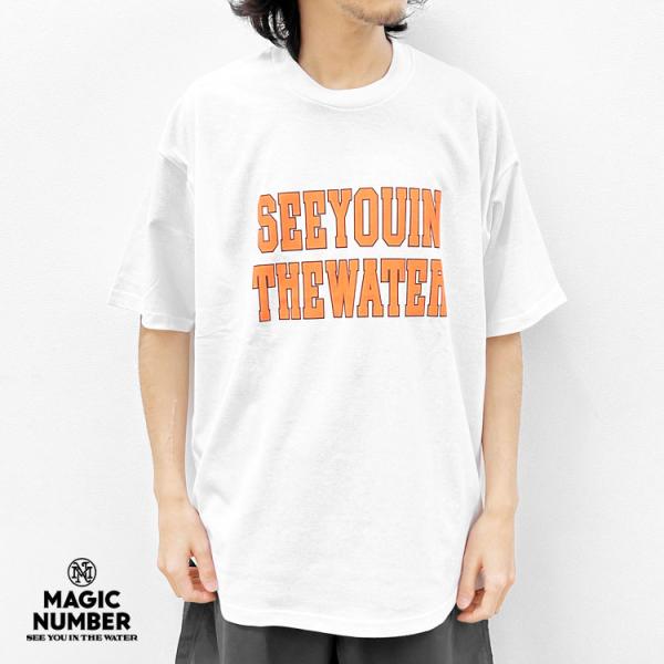 MAGIC NUMBER「SEE YOU IN THE WATER VARSITY T-SHIRT」品番 25SS-MN021「また海で会おう」というポジティブなメッセージのプリントTシャツ。MAGIC NUMBER定番のメッセージをチーム...