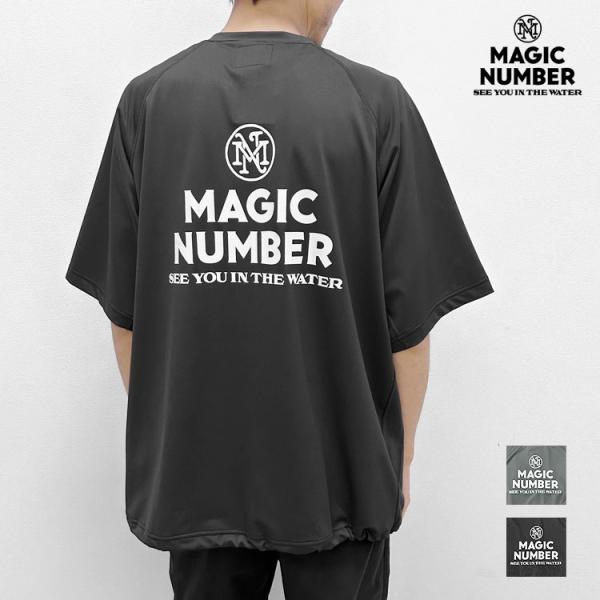 MAGIC NUMBER「STOCK LOGO DRY TECH T-SHIRT」品番 25SS-MN026通気性が高く、清涼感のあるメッシュ素材のTシャツ。接触冷感、吸水速乾と夏場に嬉しい機能を備えています。バックプリントは、MAGIC ...