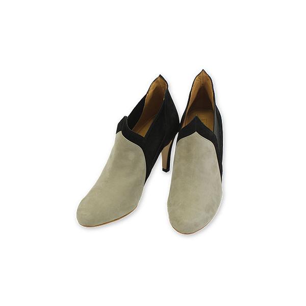 ■素材　牛革■原産国　日本■ヒール　9cm足首ラインをドラマティックに。エッジーなサイドゴアブーティー。甲とカカトの山型カットがクール。バイカラーで旬のシャレ感をプラス。キレイなだけじゃツマラナイ、スタイルを持った女性に。ロールアップしたパ...