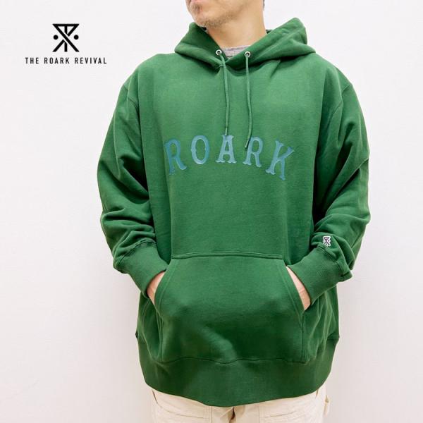 ROARK REVIVAL「"MEDIEVAL LOGO" P/O HOODED SWEAT」品番 RSWJ952-HUN「SCOUT（スカウト）」は偵察兵を意味し、ミリタリーアイテムからインスパイアされたコットンセーター。胸のZIPポケッ...