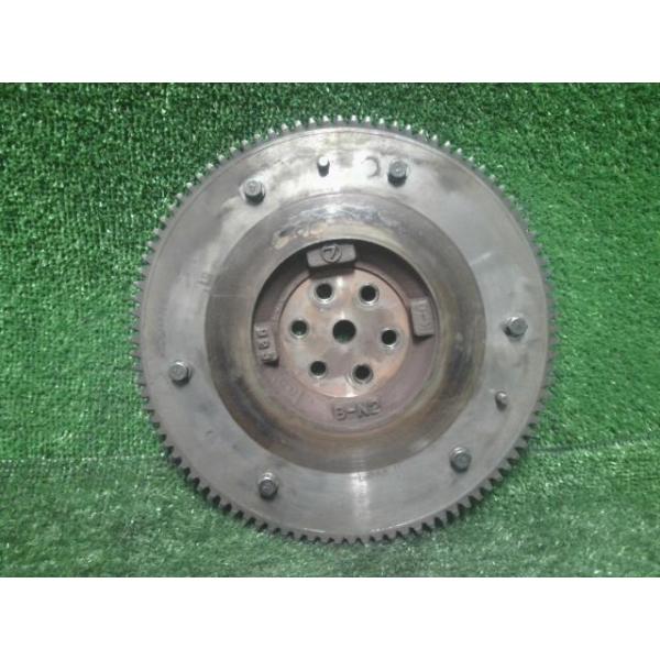 **** 商品説明を必ずご確認ください ****部品管理番号：250312001120190メーカー純正品番：12314KA330部品名：フライホイール部品区分：リサイクル品車名：サンバー車両タイプ名：ケイトラック通称型式：KS3C3AM認...