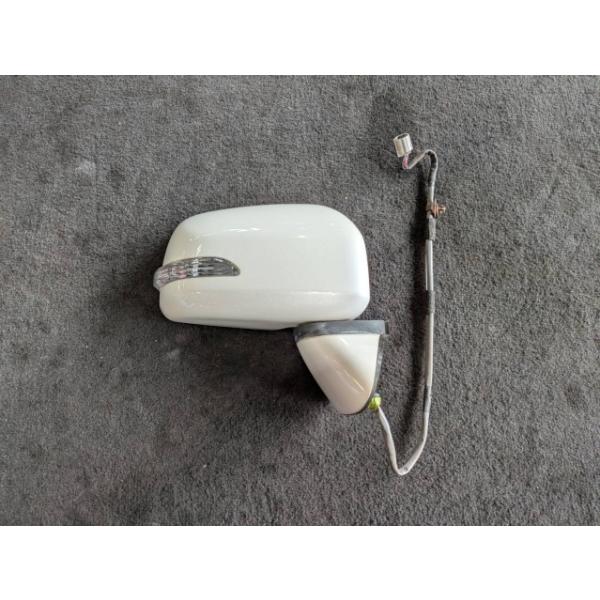 **** 商品説明を必ずご確認ください ****部品管理番号：250920000113500メーカー純正品番：87910-B2680部品名：右サイドミラーメーカー代替品番：87910-B2681部品区分：リサイクル品管理品番：87915-B...