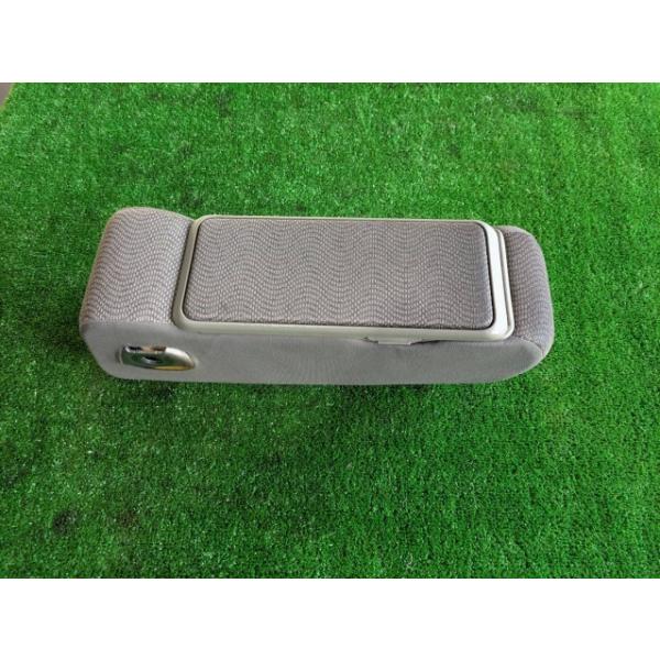 **** 商品説明を必ずご確認ください ****部品管理番号：251206000170460メーカー純正品番：72810-B2600-E1部品名：アームレスト部品区分：リサイクル品車名：タント車両タイプ名：5ドアハッチバック通称型式：L37...