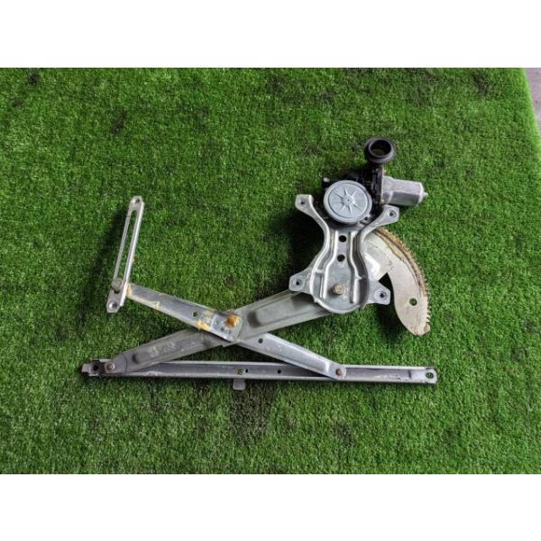 **** 商品説明を必ずご確認ください ****部品管理番号：260304000413120部品メーカー：デンソーメーカー純正品番：85710-B2030-000部品名：右Fドアレギュレータ・モーター部品メーカー品番：062040-2120...