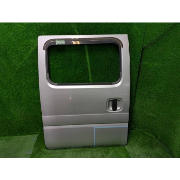 **** 商品説明を必ずご確認ください ****部品管理番号：260304001213300部品メーカー：セントラルメーカー純正品番：68500-79A10部品名：右RドアASSY部品メーカー品番：M262部品区分：リサイクル品車名：エブリ...