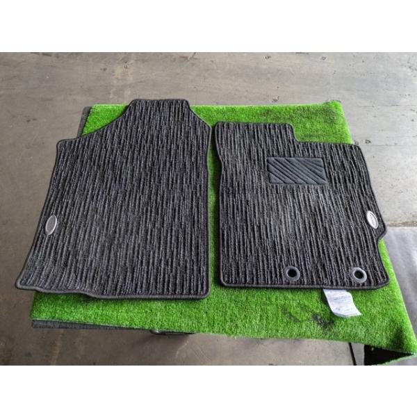 **** 商品説明を必ずご確認ください ****部品管理番号：260319000177450部品名：フロアマット部品区分：リサイクル品車名：ラクティス車両タイプ名：5ドアハッチバック通称型式：NSP122CHXXK認定型式：DBA-NSP1...