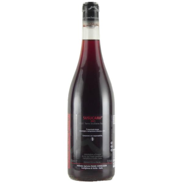 【この商品について】「ススカール・ロッソ」はフランク・コーネリッセンを象徴する赤ワインで、ネレッロ・マスカレーゼを主体に地場品種をブレンドし、軽やかでありながら複雑な表情を持っています。イチゴやチェリーなどの鮮やかな果実味にスパイスや土のニ...