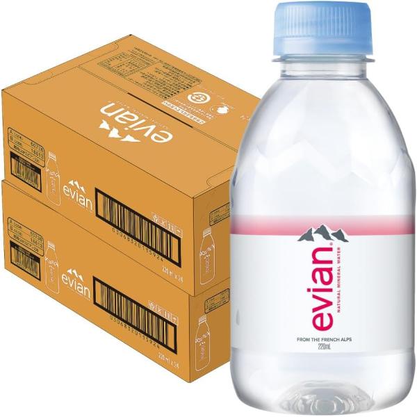 エビアンの水源地は、世界有数の自然保護区・フレンチアルプスの標高850メートルに位置する台地にあります。氷河期に形成された地層の中を、約15年の歳月をかけてゆっくり流れることで、天然のミネラルをたくわえた爽やかでおいしい味が生まれます。 地...