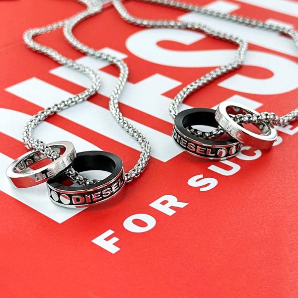 【発売日：2020年04月01日】★★★こちらの商品は、ネックレス2本セットのペア商品になります。★★★★イタリアで最もオシャレなワーク系カジュアルブランド【ディーゼル】こちらはDiesel(ディーゼル)のユニセックスで使えるペアネックレス...