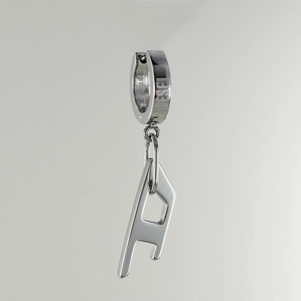 【発売日：2023年02月01日】※こちらはジェンダーレスデザインの片耳ピアスです。★イタリアで最もオシャレなワーク系カジュアルブランド【ディーゼル】ストリートブランドの代表ともいえるディーゼルは幅広い年齢層で上質なカジュアルスタイルを楽し...