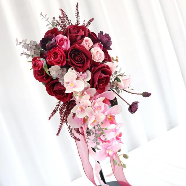 可愛いブーケです。ブライダル、イベント贈答品、インテリアに最適です。晴れの舞台に、新しいタイプのサプライズプレゼントとしてお勧めです。生花と違って枯れることがないので、思い出と一緒にいつまでも形として残せます。サイズ：幅約 24cm 高さ約...