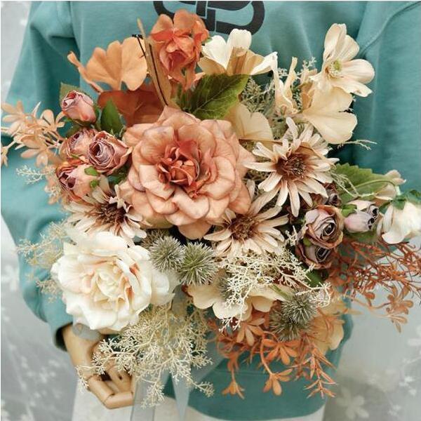 可愛いブーケです。ブライダル、イベント贈答品、インテリアに最適です。晴れの舞台に、新しいタイプのサプライズプレゼントとしてお勧めです。生花と違って枯れることがないので、思い出と一緒にいつまでも形として残せます。サイズ：A/ 幅約 18cm ...