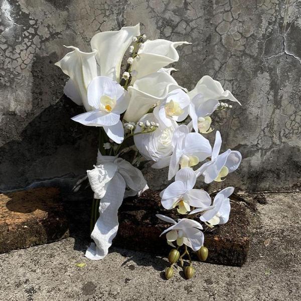 可愛いブーケです。ブライダル、イベント贈答品、インテリアに最適です。晴れの舞台に、新しいタイプのサプライズプレゼントとしてお勧めです。生花と違って枯れることがないので、思い出と一緒にいつまでも形として残せます。◆手作りのため、多少の誤差が生...