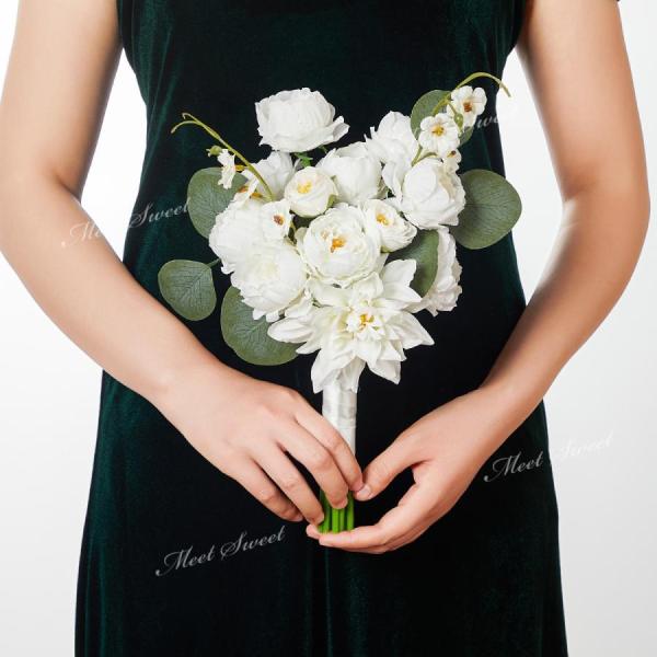 可愛いブーケです。ブライダル、イベント贈答品、インテリアに最適です。晴れの舞台に、新しいタイプのサプライズプレゼントとしてお勧めです。生花と違って枯れることがないので、思い出と一緒にいつまでも形として残せます。サイズ：幅約 17cm 高さ約...