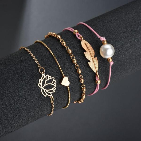 かわいいチャームのブレスレット5点セットです。【サイズについて】画像をご参照ください。【素材について】合金