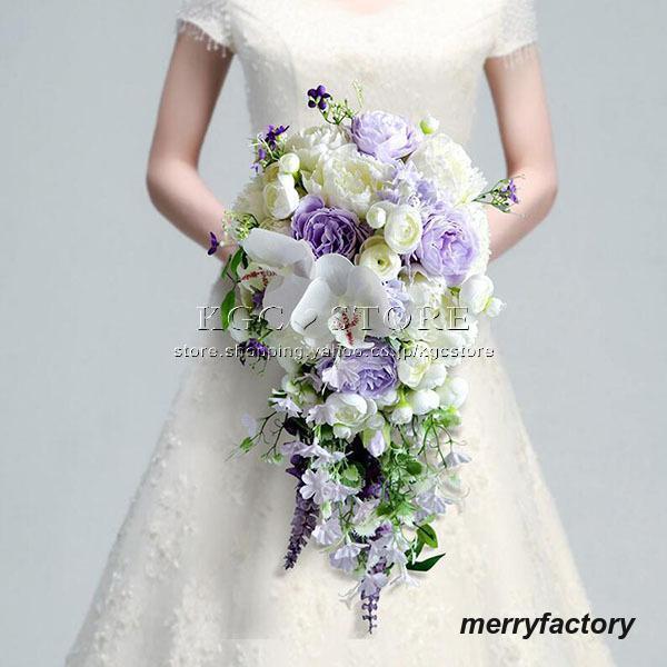 ●可愛らしいローズのブーケです。贈答品やインテリアに最適です。●セット内容：ウエディングブーケ●サイズ：直径約26cm 写真参照（手作りのため、サイズは多少前後します。）●花束形：ラウンド型