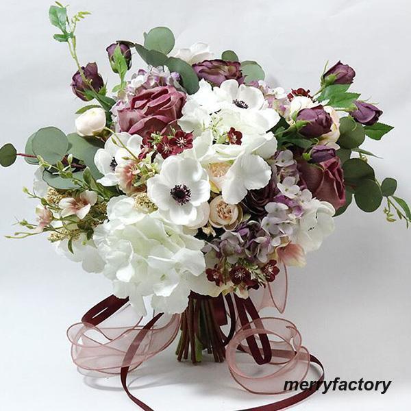 ●可愛らしいローズのブーケです。贈答品やインテリアに最適です。●セット内容：ウエディングブーケ+ブートニア+手首の花サイズ：直径約30CM（手作りのため、サイズは多少前後します。）●花束形：ラウンド型