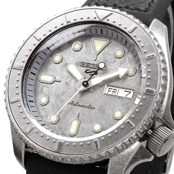 【 SEIKO セイコー 5スポーツ 】国産初の自動巻きデイデイトモデルとして発表されたセイコーファイブは、その名の通り5つの先進的な機能を備えており、これまで主流だったレザーストラップを用いたドレスウオッチと一線を画した、アクティブシーン...