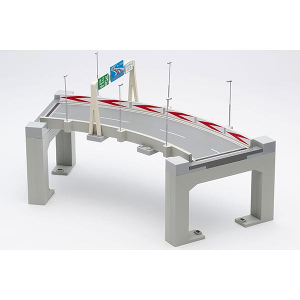 ・1/64スケール・全長約520mmのビッグサイズ！・カーブ道路の躍動感が楽しめる！・複数つなげて拡張可能！トミカラマ ヴィンテージに高速道路が新登場。今回は直線道路（10a）と曲線道路（11a）の2種類を展開いたします。 11a（カーブA...