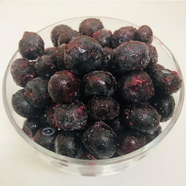 果物のプロの目で厳選した冷凍フルーツ　ブルーベリー（チリ産）新鮮なブルーベリーを、 そのまま瞬間冷凍しました。小粒だけど栄養価の高いブルーベリー、ブルーベリーにはポリフェノールやアントシアニンがいっぱい。疲れ目を癒し、若さを保つ抗酸化作用も...
