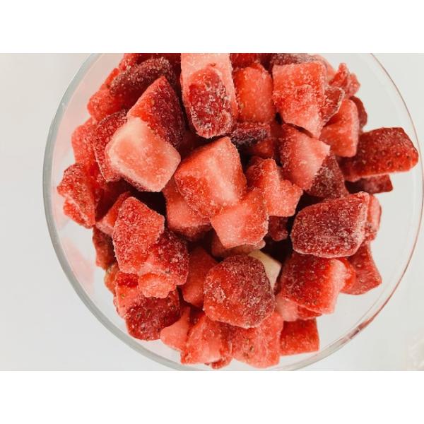 果物のプロの目で厳選した冷凍フルーツ　メキシコ産いちごダイスカットし、の短い旬の美味を凍らせています。へたは全てカット済、ダイスにカットされた完熟の苺がそのまま入っています。ダイスカットされたメキシコ産いちごを、国内工場で検品し、真空パック...
